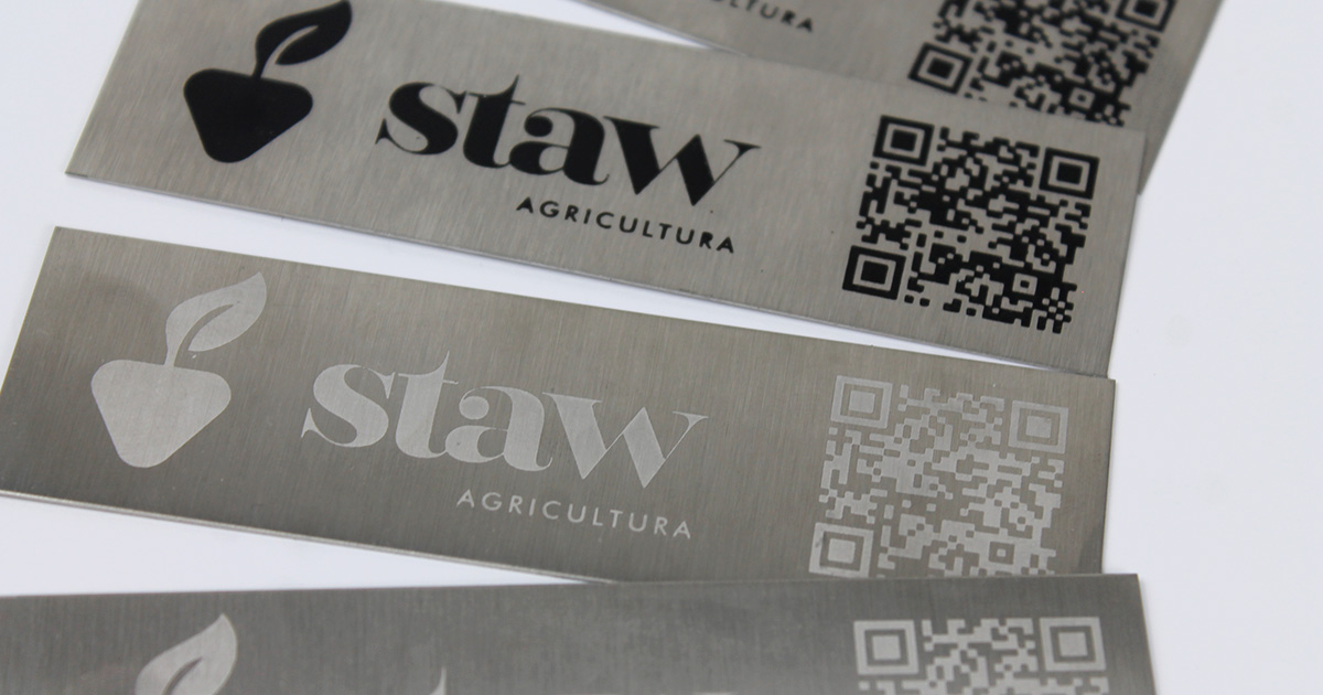Placas Aço Inox Gravadas: Durabilidade para sua Marca! | Afixgraf